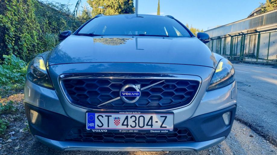 Volvo V40 Cross Country SUMMUM LIMITED, 2013 god.