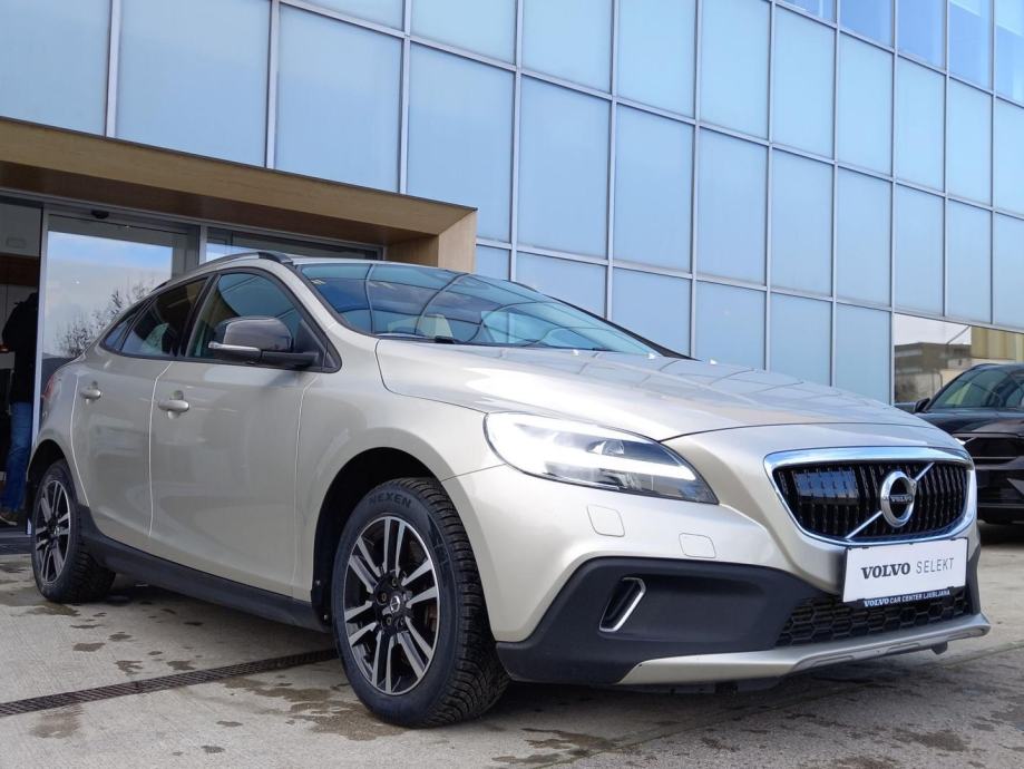 Volvo V40 Cross Country V40 CC D3 MOMENTUM AT, 2017 god.
