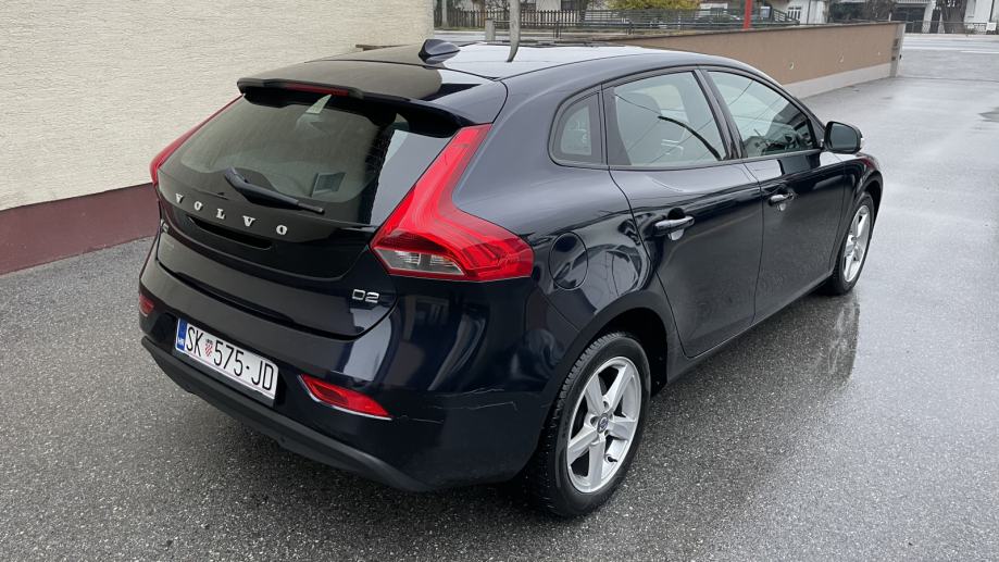 Volvo V40 D2 2.0D,12/2015.god.reg.12/2023.god.NAVI,PDC,SERVISNA,RADAR ...
