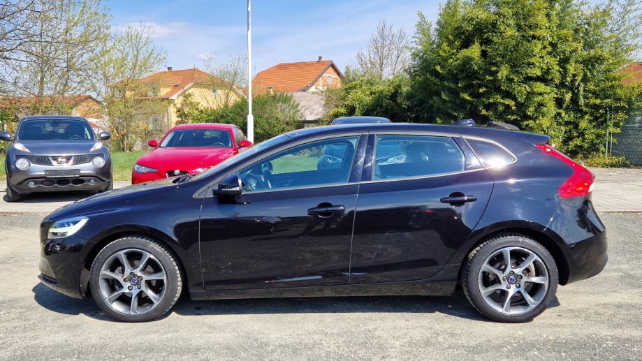 Volvo V40 D2 Momentum, 17, hammer Led, virtual, navi, jamstvo, pdv ...