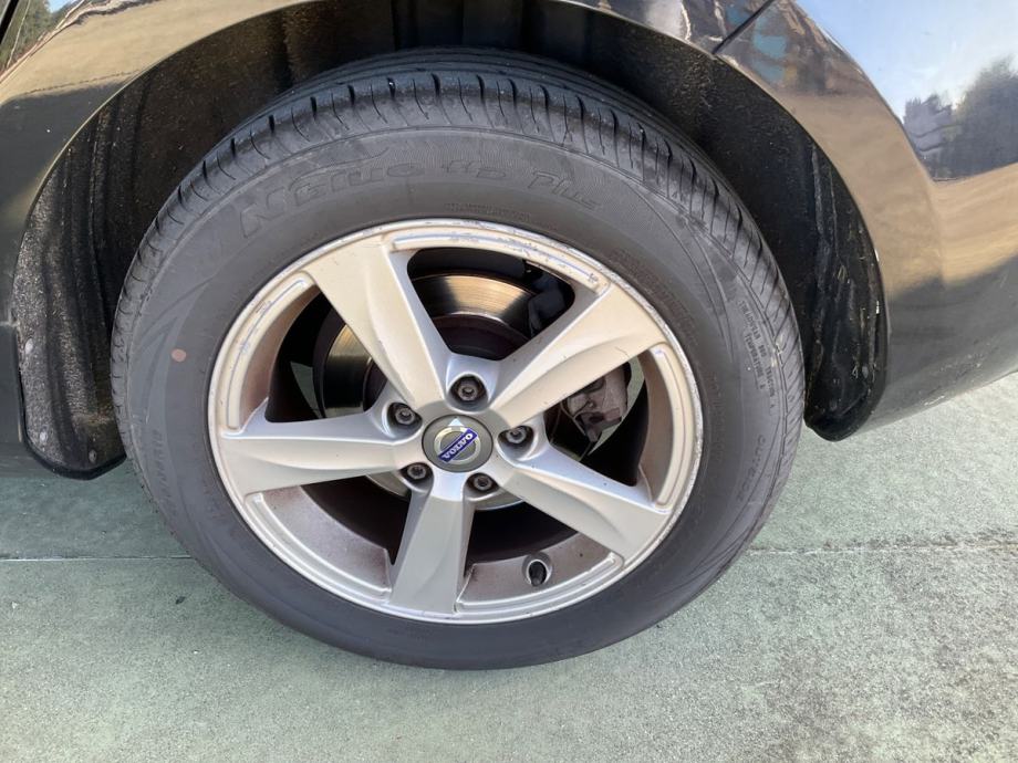 Volvo V40 D2 NAVIGACIJA; TEMPOMAT; REZERVIRANO, 2014 god.