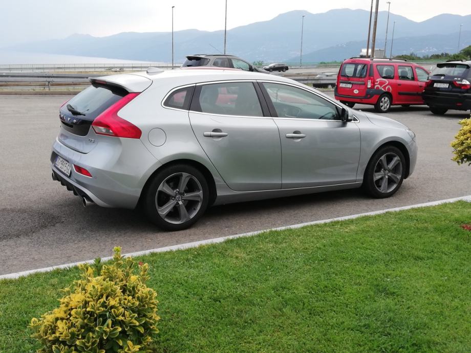 Volvo V40 D3 summum r line full oprema top model, 2012 god.