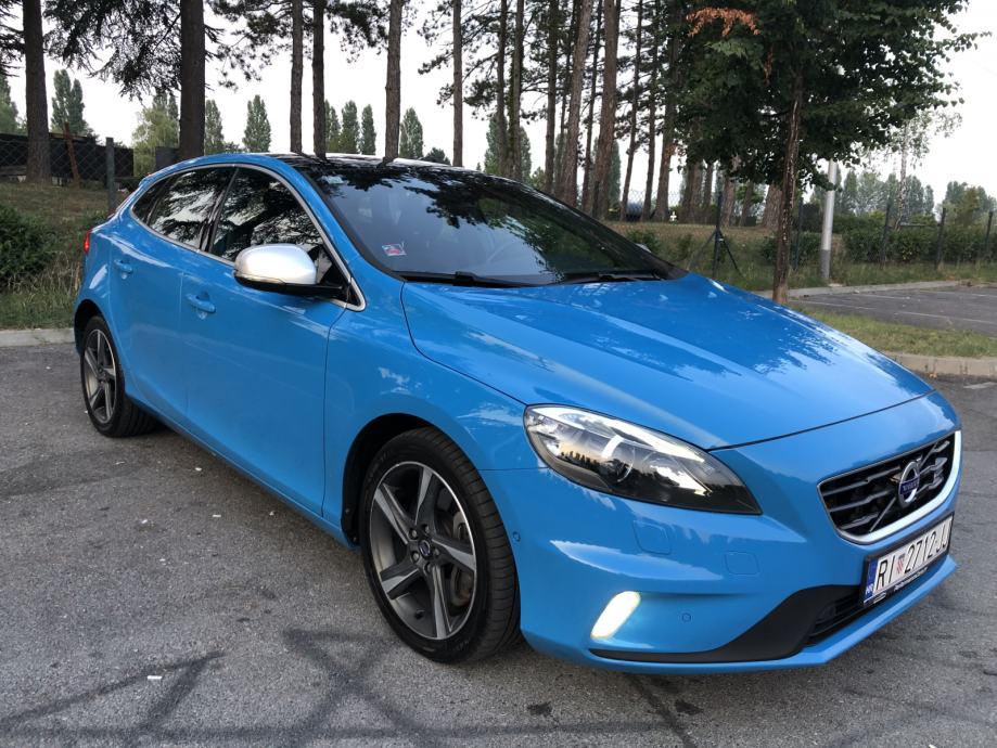 Volvo V40 D4 R design *FULL OPREMA* TOP STANJE, 2014 god.