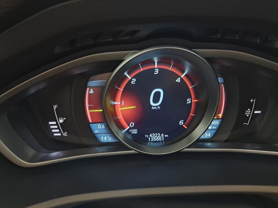 Volvo V40 D4, 2013 god.