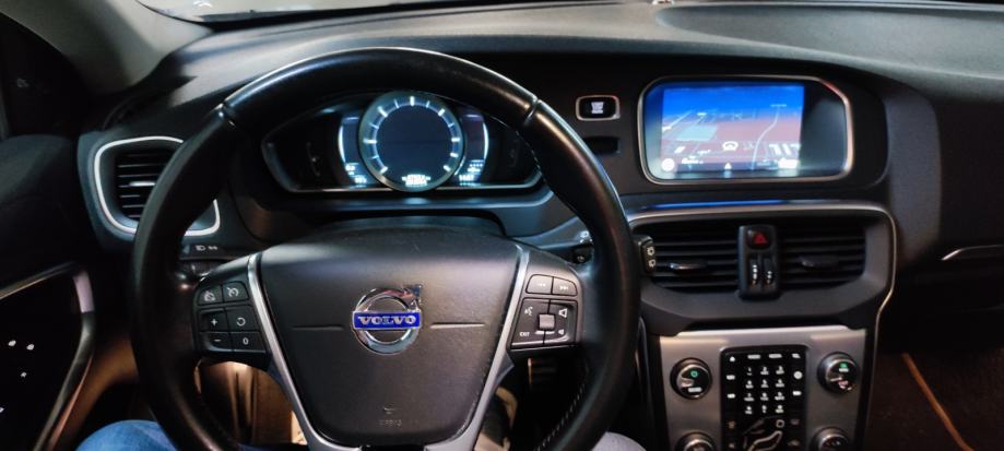 Volvo V40 D4 Ocean race, 2014 god.