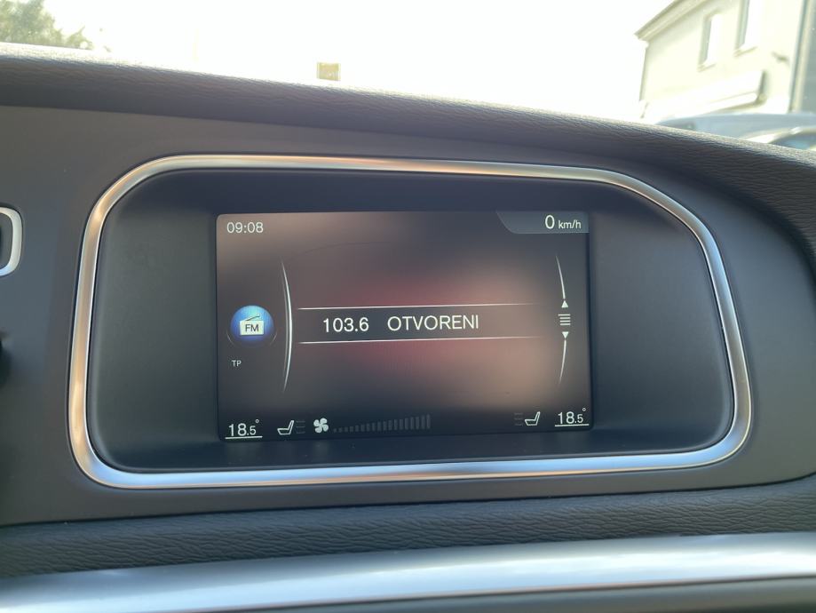 Volvo V40 Momentum, LED svjetla, navigacija, virtual kokpit, jamstvo ...