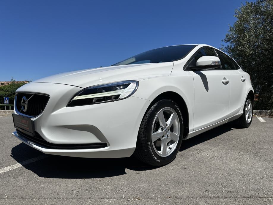 Volvo V40 T2 2.0 T FULL.LED-PDC-SLOVENSKI-1.LASTNIK, 2017 god.