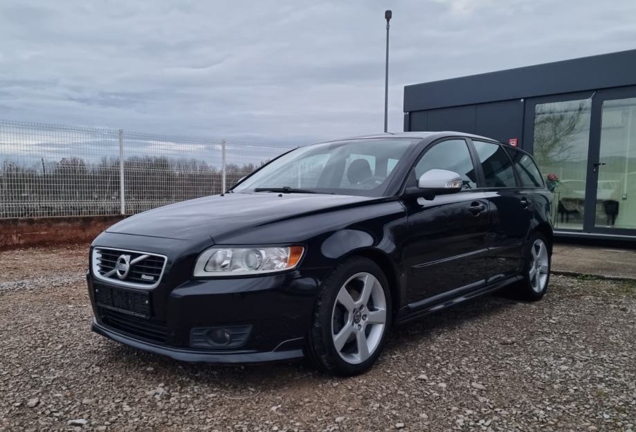 Volvo V50 R-DESIGN od 1.Vl., Servisna Nove gume servis kamere koža TOP ...