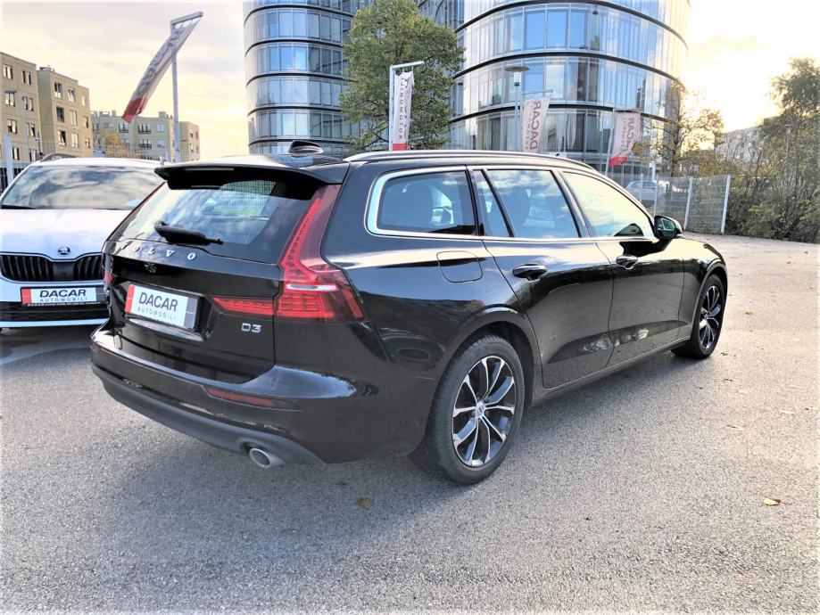 Volvo V60 2,0 d Momentum Automatik, 90.000 km, 2019 god.