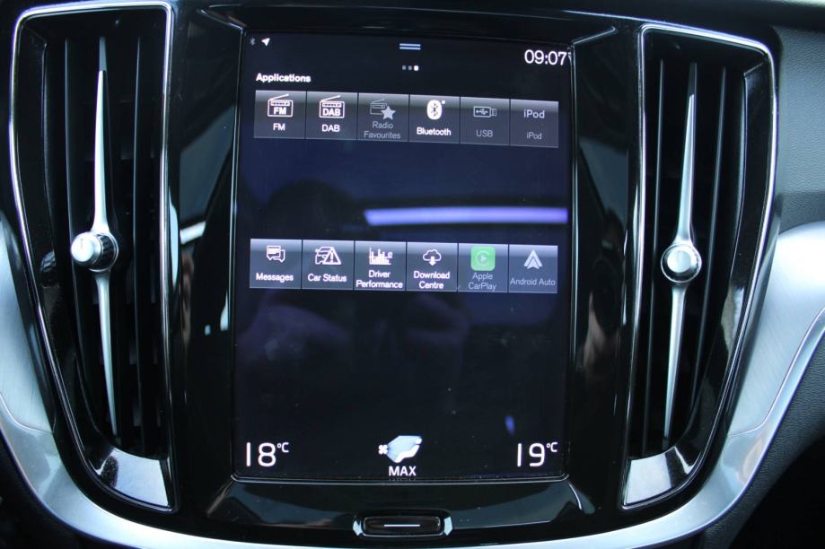 Volvo V60 B3 AUTOMATIK *PANORAMA,NAVIGACIJA,KAMERA*, 2021 god.