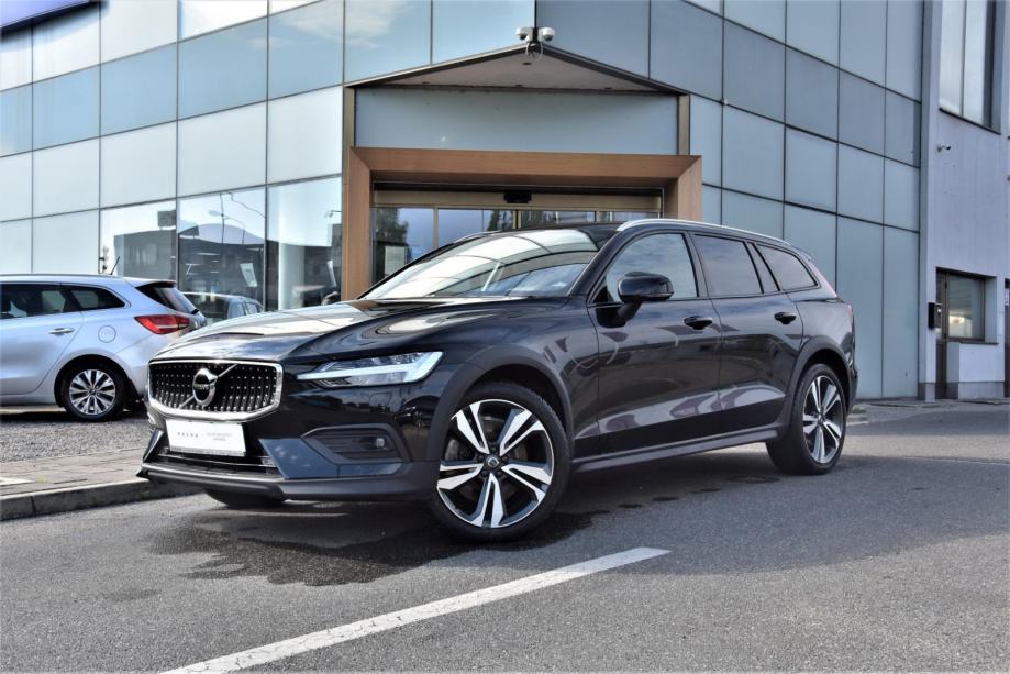 Volvo V60 Cross Country V60 CC D4 AWD AUT., 2019 god.