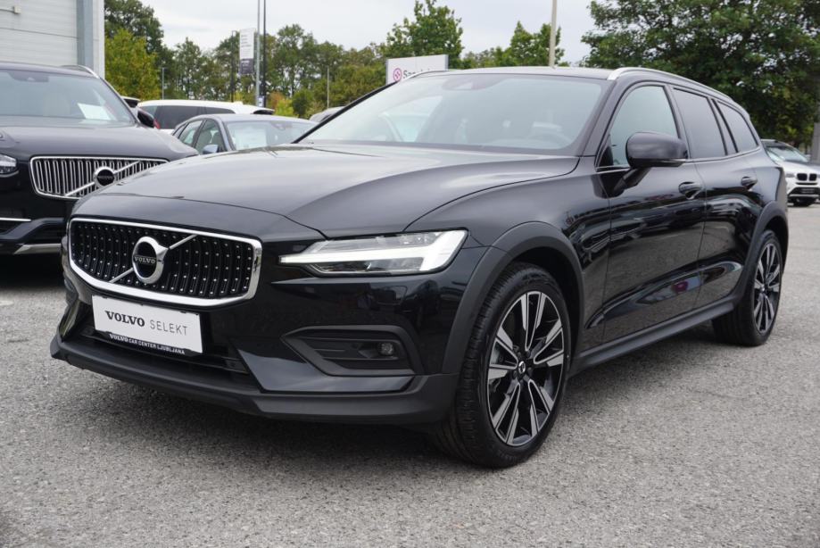 Volvo V60 Cross Country V60CC B5 BENZIN AWD PRO AUT., 2021 god.