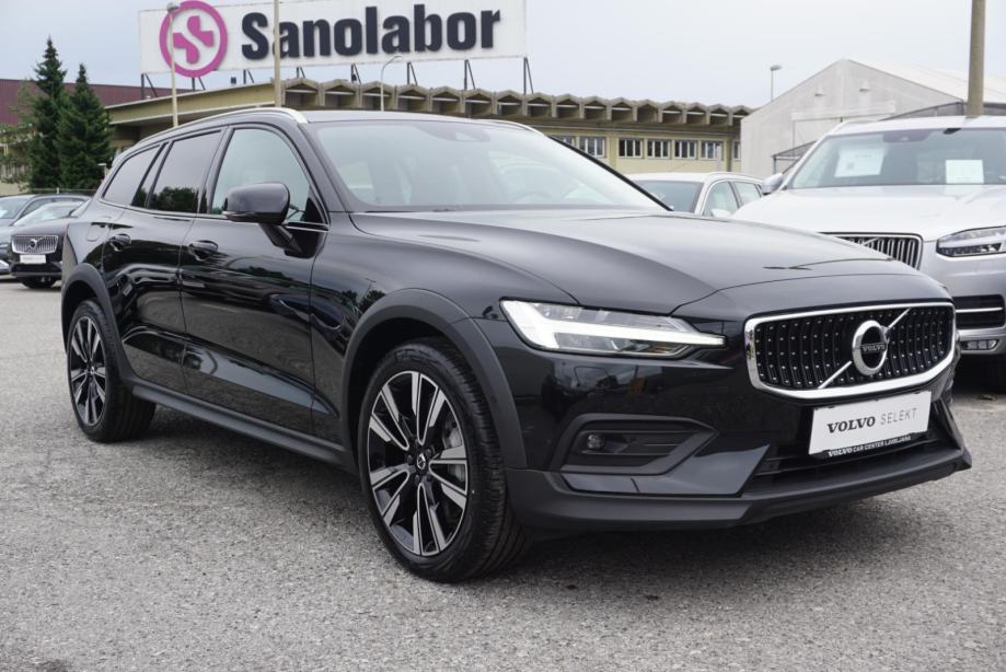 Volvo V60 Cross Country V60CC B5 BENZIN AWD PRO AUT., 2021 god.