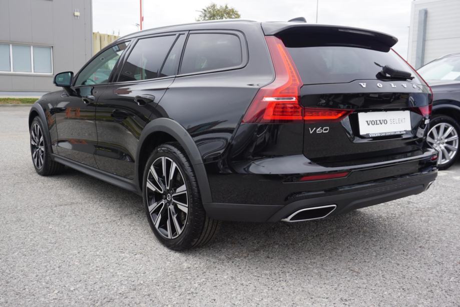 Volvo V60 Cross Country V60CC B5 BENZIN AWD PRO AUT., 2021 god.
