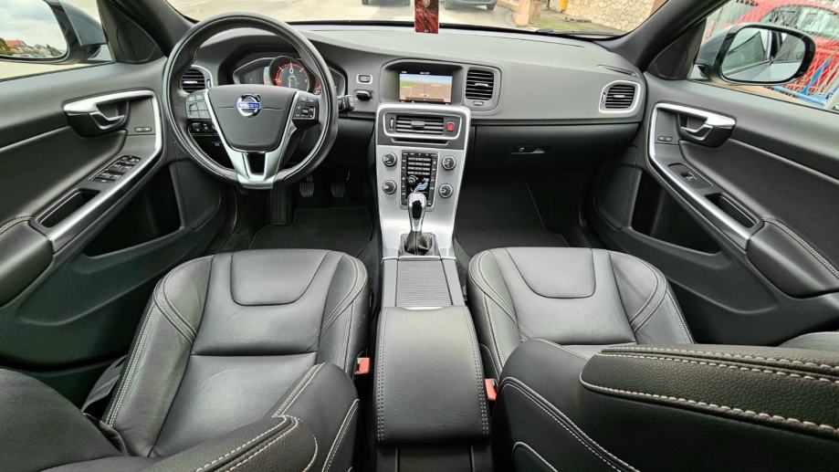 Volvo V60 D2,MOMENTUM,NAVIGACIJA,KAMERA,ALU 17,KOŽNA SJEDALA,GARANCIJA ...