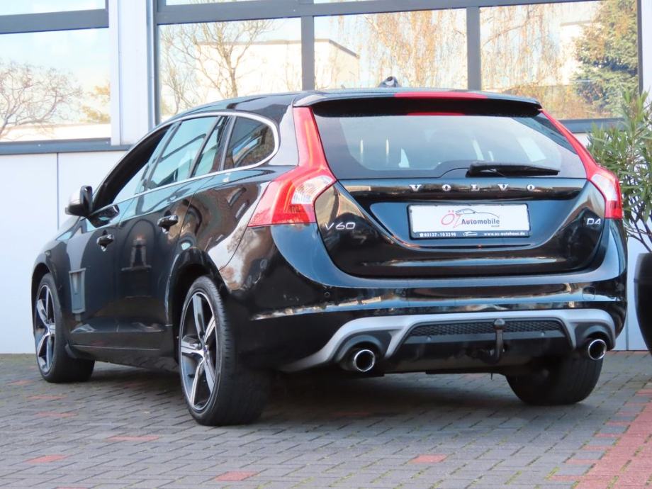 Volvo V60 D4 Momentum R-Design, 2019 god.