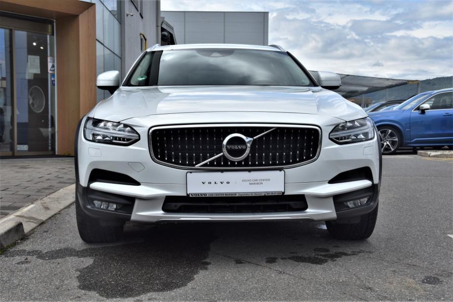 Volvo V90 CC D5 AWD, 2018 god.