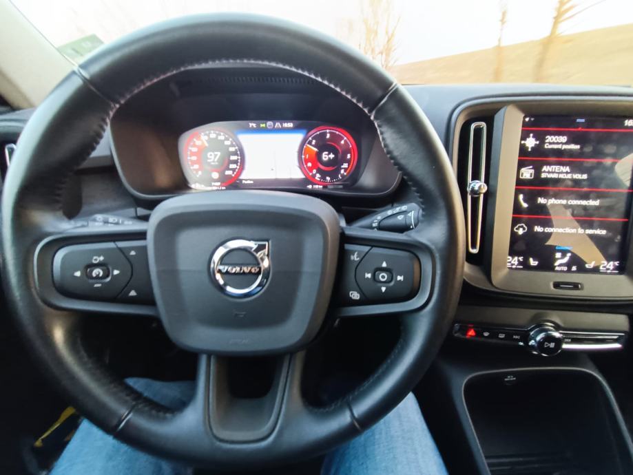 Volvo XC40 D3 LED VIRTUAL COCKPIT, 2019 god.
