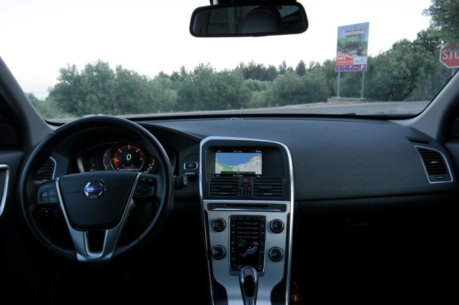 Volvo XC60 D3 Ocean Race,navigacija,koža,parking kamera,veliki servis ...