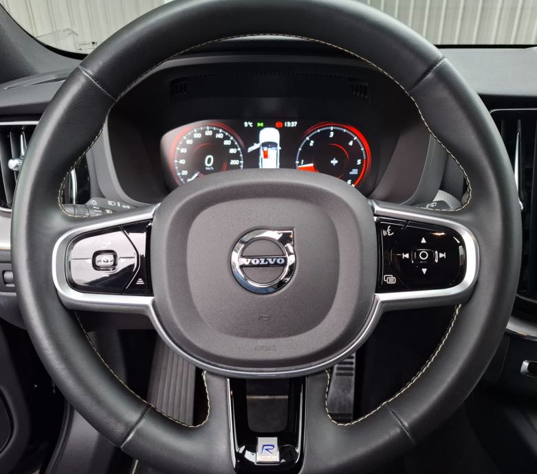 Volvo XC60 D3 R-Design Pack Sensus ALU NAVI PDC *GARANCIJA*, 2019 god.