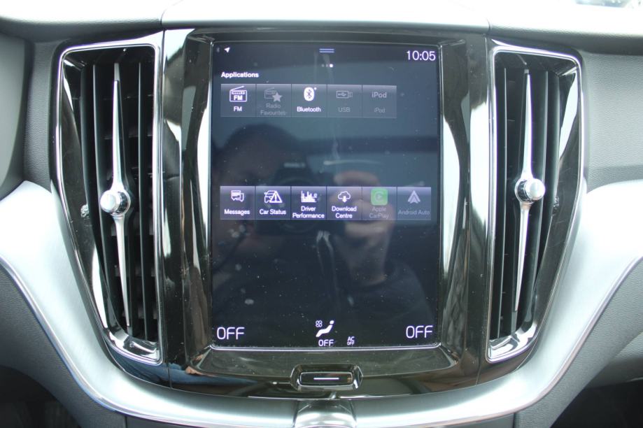 Volvo XC60 D4 AUTOMATIK *PANORAMA,KOŽA,NAVIGACIJA,KAMERA*, 2019 god.