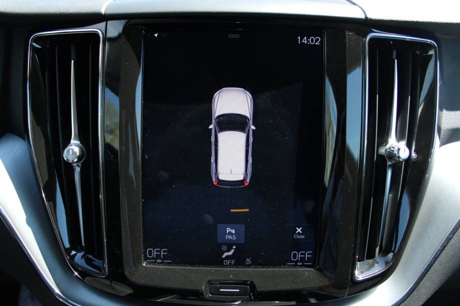 Volvo XC60 D4 AWD AUTOMATIK *NAVIGACIJA,LED* - nije uvoz, 2018 god.