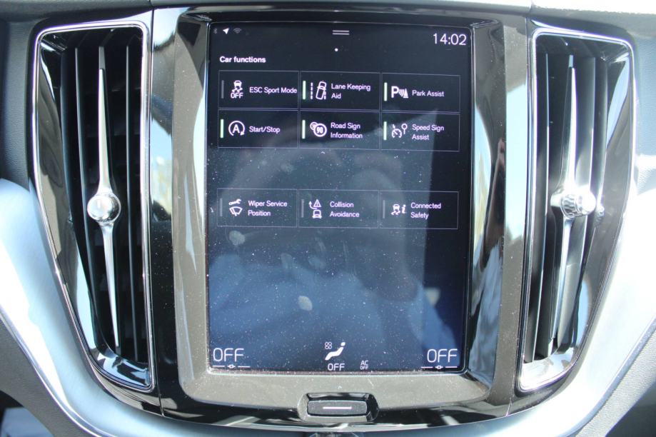 Volvo XC60 D4 AWD AUTOMATIK *NAVIGACIJA,LED* - nije uvoz, 2018 god.