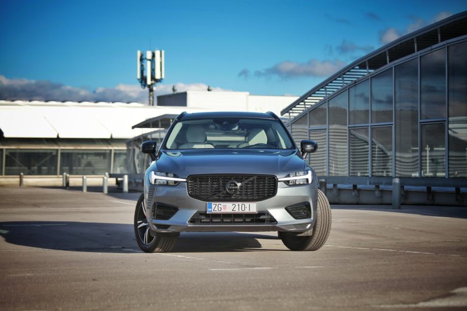Volvo XC60 T6 Recharge R-Design Expression, PDV, 340 KS, reg 12/2024 ...