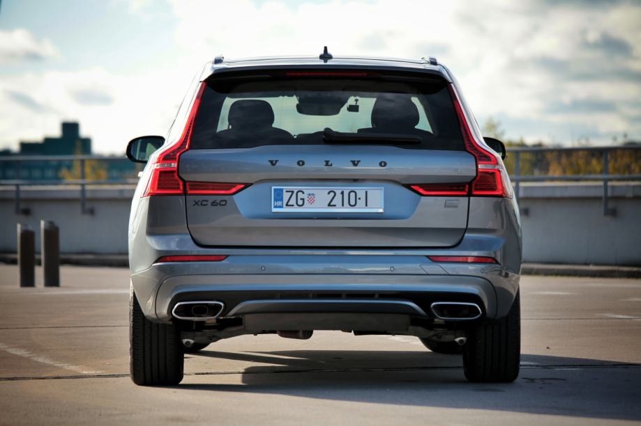 Volvo XC60 T6 Recharge R-Design Expression, PDV, 340 KS, reg 12/2024 ...