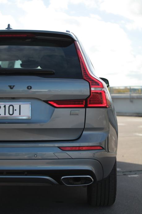 Volvo XC60 T6 Recharge R-Design Expression, PDV, 340 KS, reg 12/2024 ...