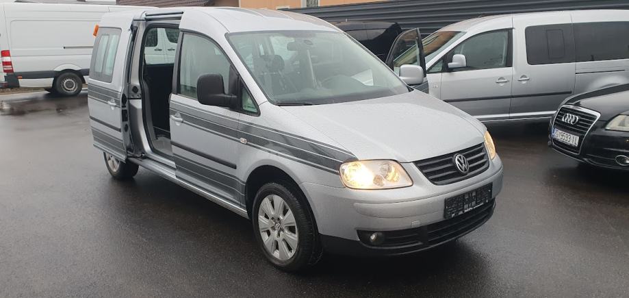 VW Caddy sa rampom prilagođen za prijevoz osoba sa invaliditetom, 2010 god.