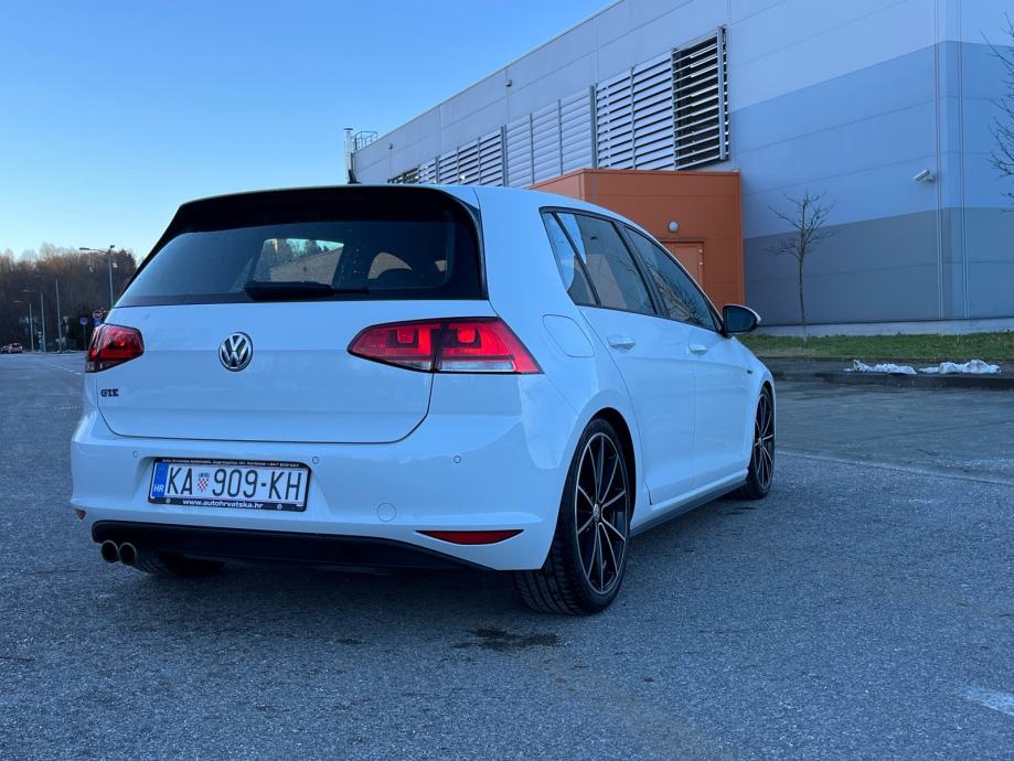 VW Golf 7 GTE DSG, 2015 god.
