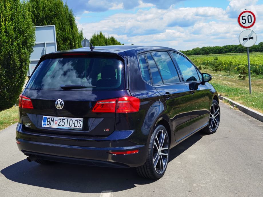 VW Golf 7 SPORTSVAN 1,6 TDI *SOUND* 90TKM NAVI,MF,ACC,PDC,ALU 18GTD ...