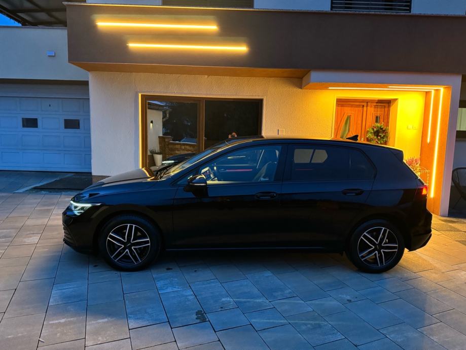 VW Golf 8 2,0 TDI DSG,virtual,ambijent light,radar,alu,pdc 360*, 2021 god.
