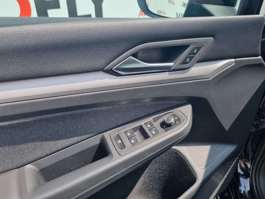 VW Golf 8 2.0 TDI Life DSG, ACC, Virtual, PDC, HR auto, 19, 2023 god.