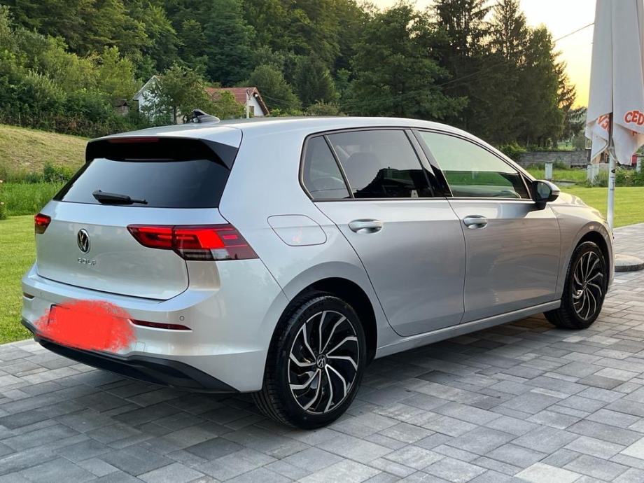 VW Golf 8 2,0 TDI Life SAMO 2500 KM KUPLJEN U AUTO ZUBAK, 2023 god.