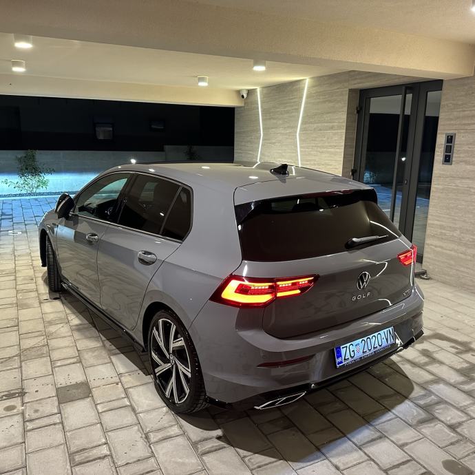 VW Golf 8 eTSI, R line, 150ks, 2023 god.