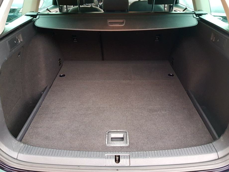 VW Golf VII Variant 1,6 TDI navy, model 2015. sa prijepisom, 2014 god.