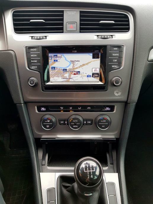 VW Golf VII Variant 1,6 TDI navy, model 2015. sa prijepisom, 2014 god.