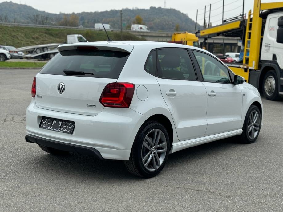 VW Polo ** R-Line ** 2015.; Xenon+LED; Aut. klima; Alu; 1. vl ...