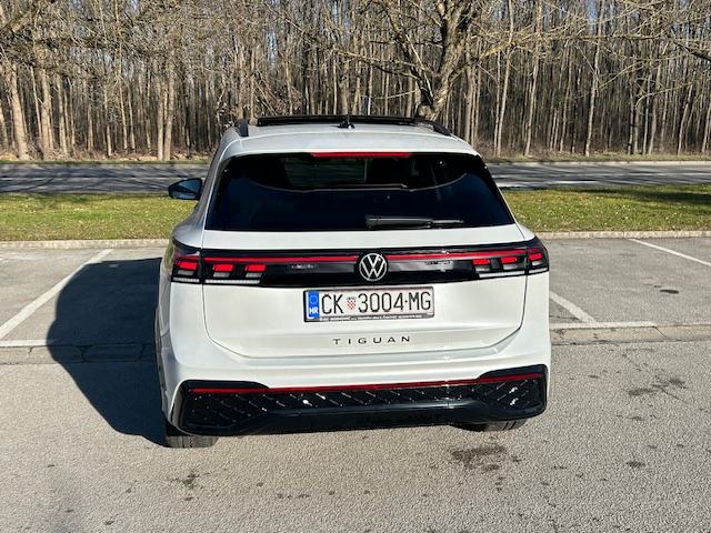 VW Tiguan 2,0TDI DSG R-LINE-1.VL.,HR,LEASING,u pdv-u,20”,MATRIX,NAVI ...