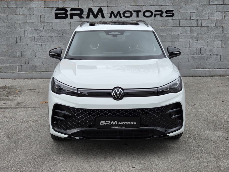 VW Tiguan 2,0TDI DSG R-LINE 4JOY --2025.g.--20.700km--NOVO--, 2025 god.