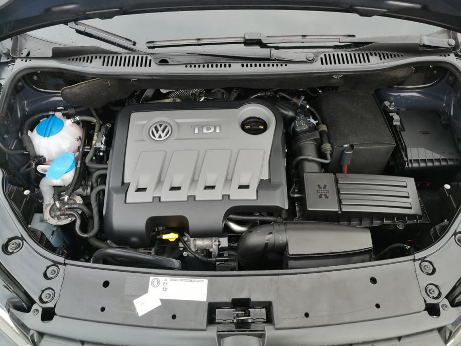 VW Touran 1,6 TDI CUP DSG MOD 2015, 2014 god.