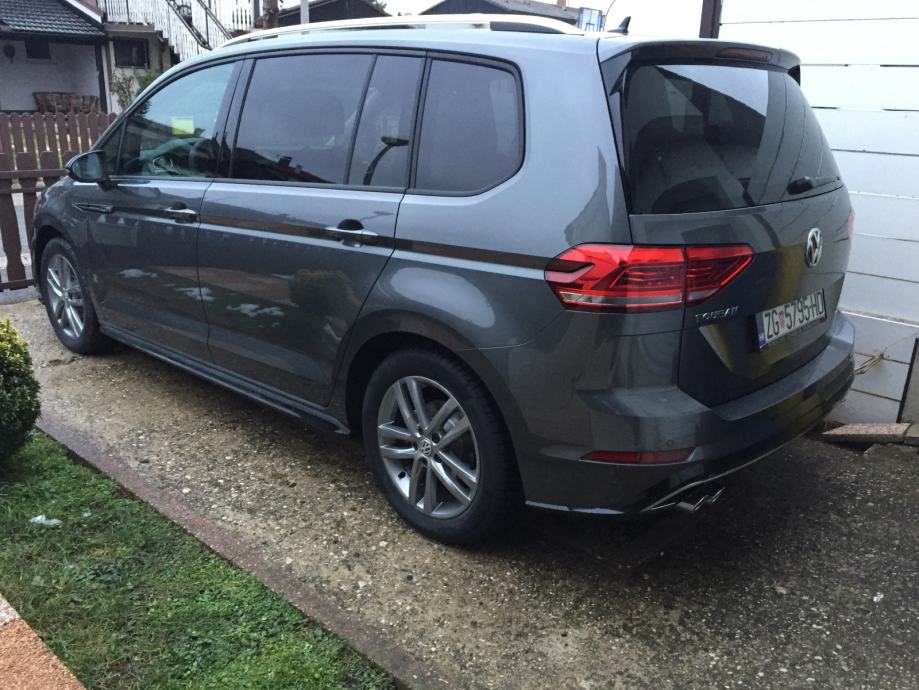 VW Touran 2,0 TDI R-line registriran godinu dana, 2019 god.