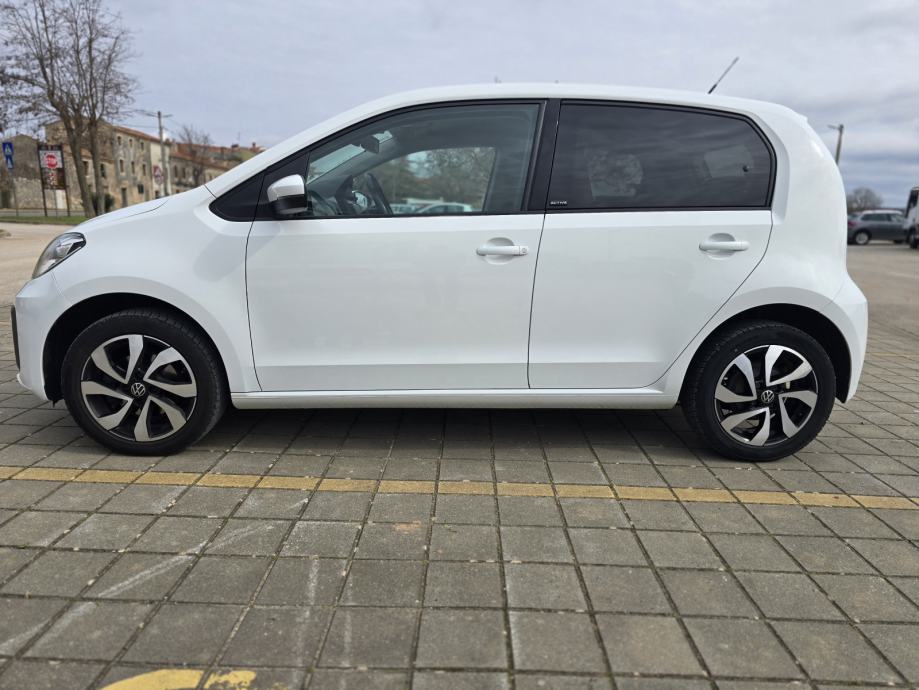 VW Up! 1,0 active automatska klima,ambient light,kamera, 2021 god.