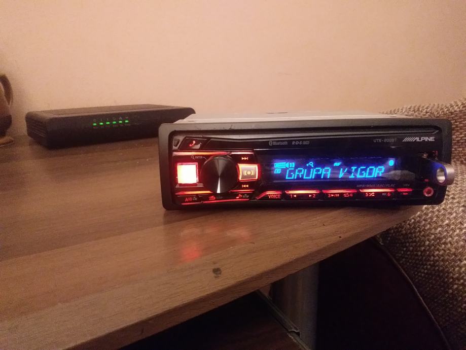 ALPINE autoradio,aux,USB,BLUETOOTH 4x50w NEW MODEL VARIO COLOR