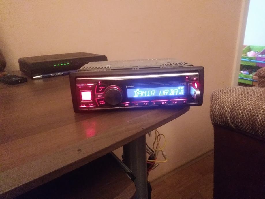 ALPINE autoradio cd,aux,mp3,USB,BLUETOOTH Vario color cde-133BT