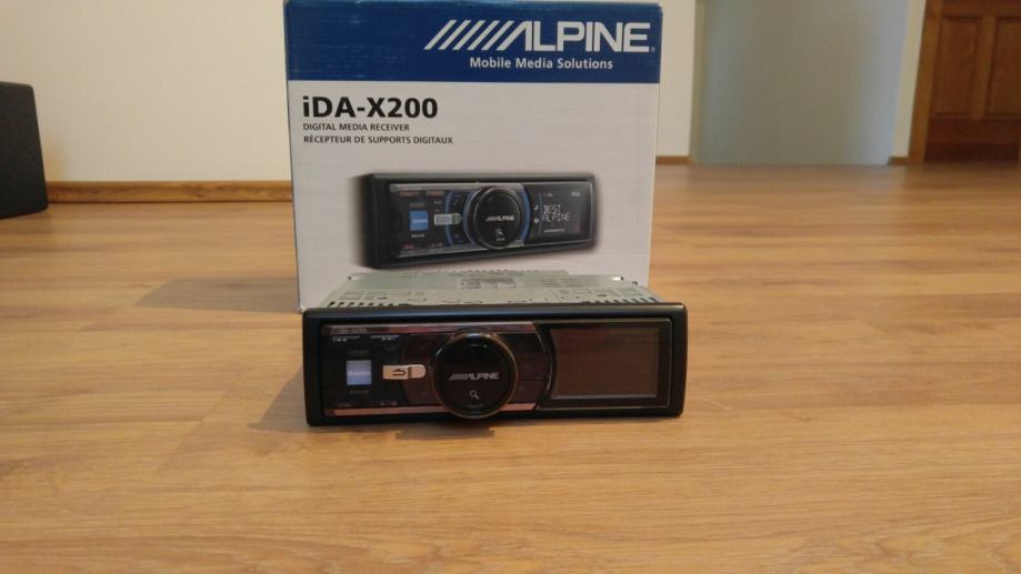 Alpine iDA-X200 auto radio
