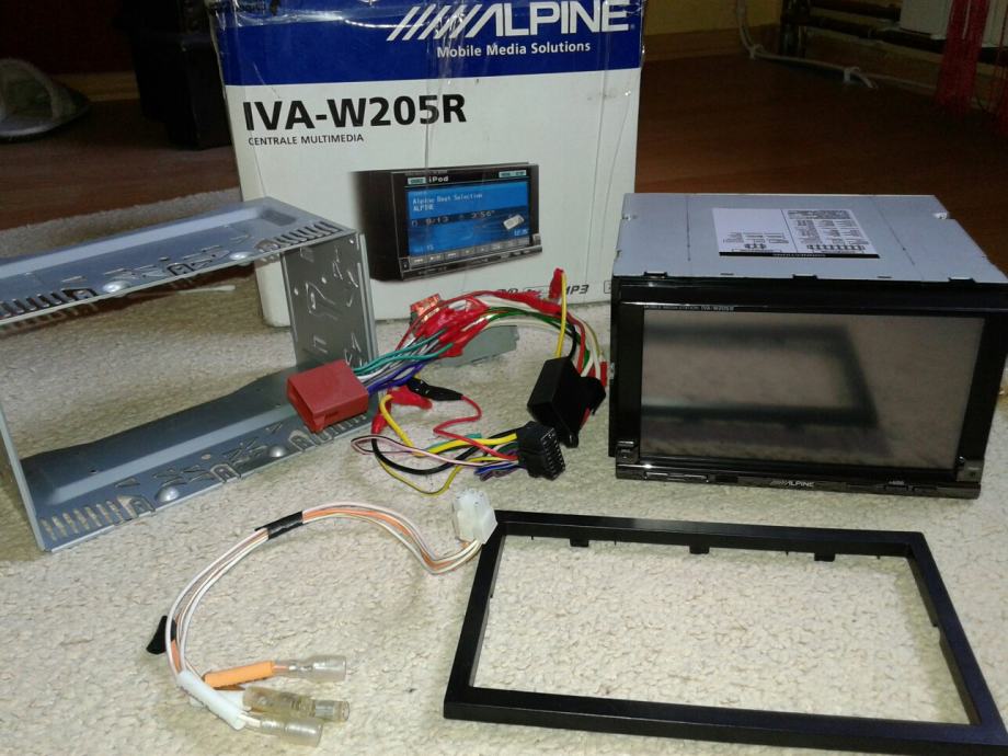 Alpine IVA-W205r multimedija