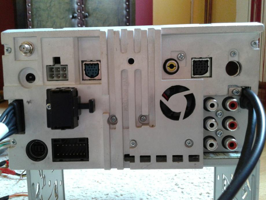 Alpine IVA-W205r multimedija